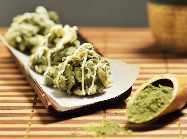 Matcha Cornflake-Almond Clusters