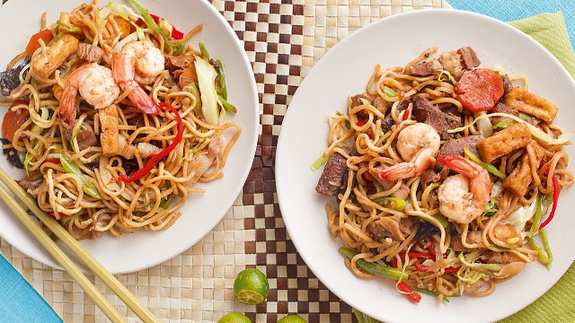 Make A Killer Pancit Canton! | Yummy.ph