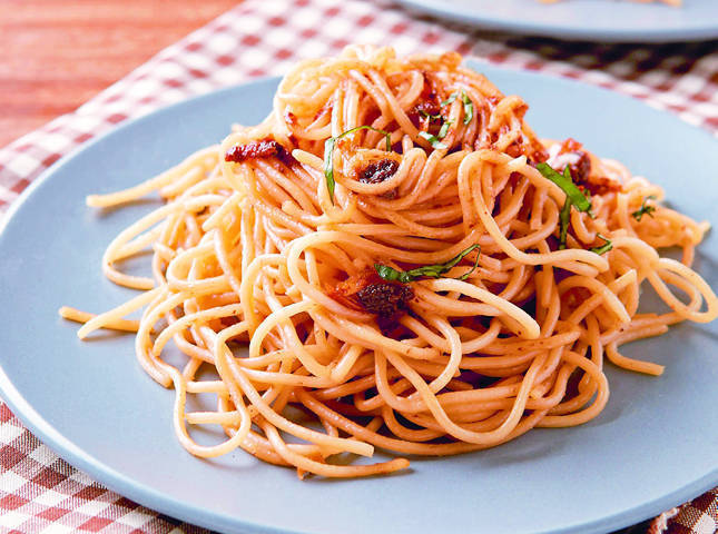 Pasta with Garlic and Shrimp Paste