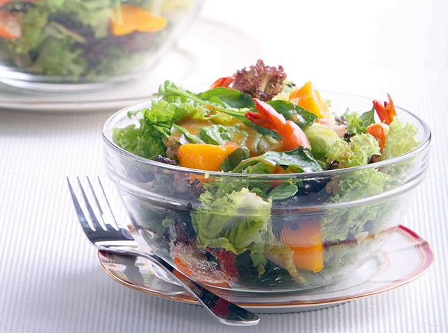 Mixed Greens with Raspberry Vinaigrette, Shrimp, and Mangoes