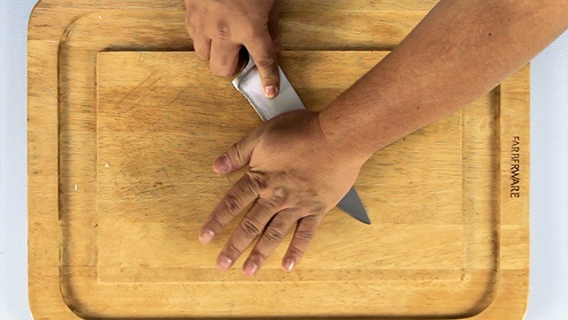 How to Peel, Slice, and Chop Garlic