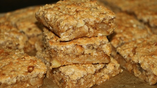 Nuts and Cinnamon Slice | Yummy.ph