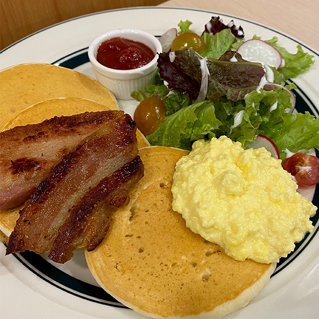 Gram Cafe And Pancakes: Menu + Recommendations!