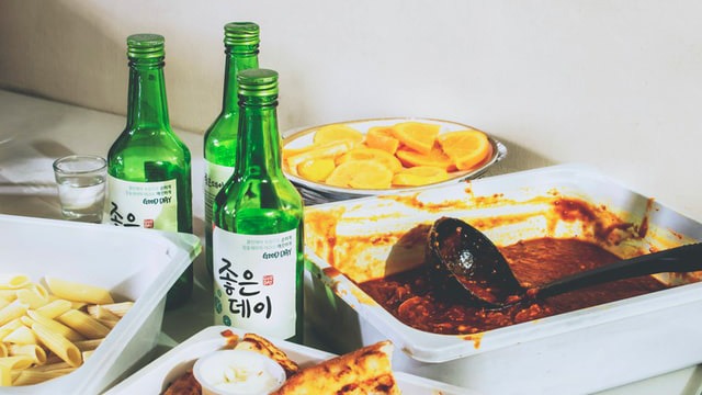 Signs Fruit Salad, Spaghetti, Macaroni Salad, And Other Food Are Spoiled