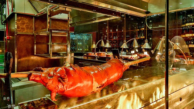 This Brunch Buffet Has Unli-Lobsters, Steak, and Lechon