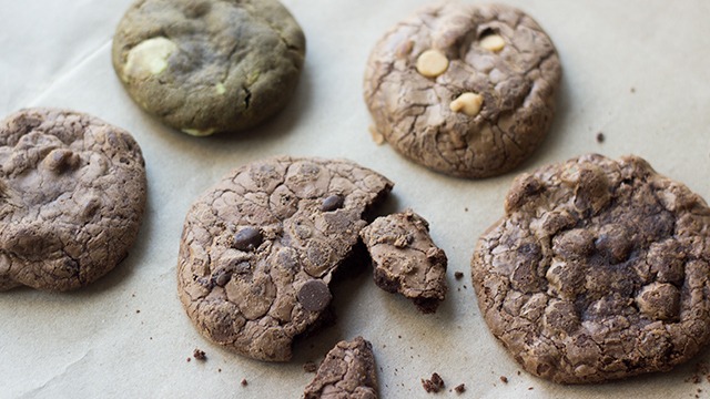 Dessert Fans, You Need To Try These Cookies + DIY Cake Bars!