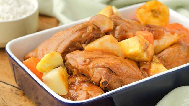 Chicken Estofado With Bananas Recipe