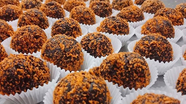 This Local Bakeshop Makes A Low-Carb Version Of Choco Butternut Munchkin