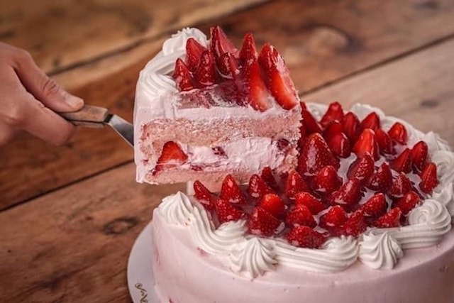 You Can Now Order Vizco's Famous Strawberry Shortcake In Manila