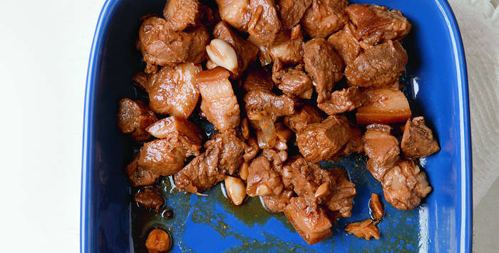 This Is An Effective Way To Clean Oily Plastic Containers