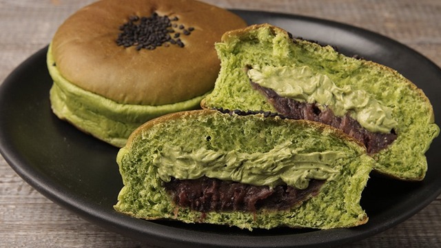 Fuwa Fuwa Introduces Ube & Margarine Bread and Matcha Bun