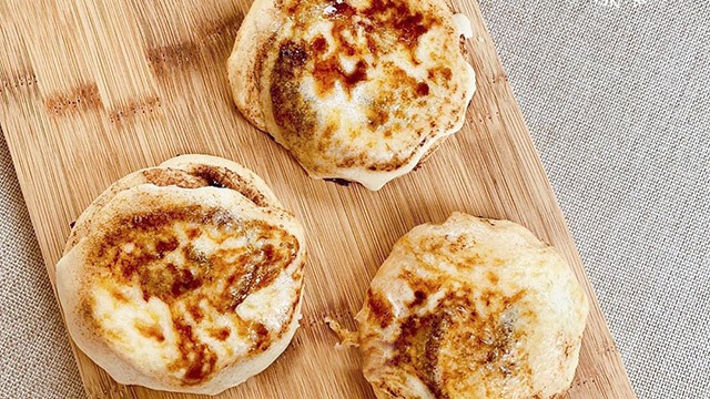 Flight Bites Makes Rolls Topped With Brulee-d Sugar