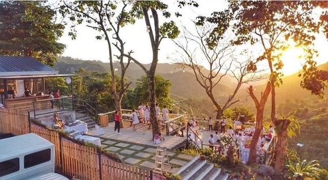 Charlies Cup: Outdoor Café In Cebu