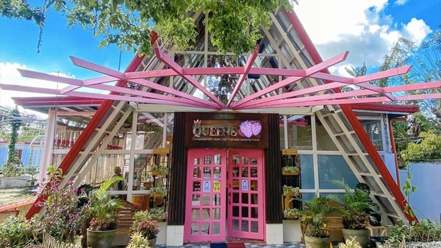 queens strawberry farm – Yummy.ph