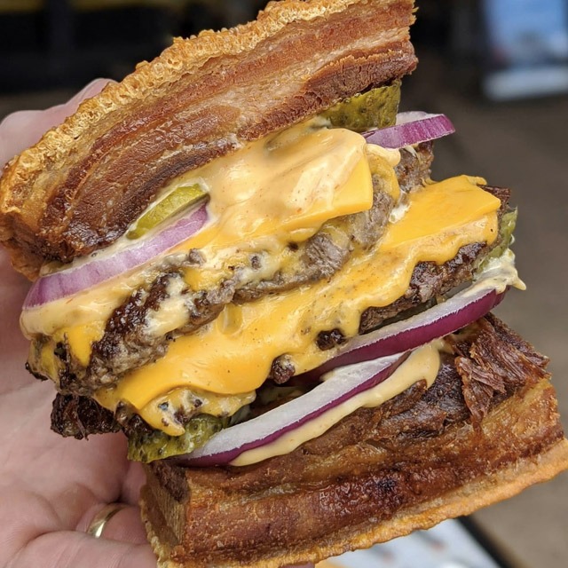 Mate Burger: Lechon Burger