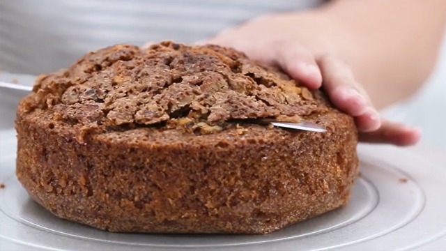 How To Level A Cake - Yummy.ph