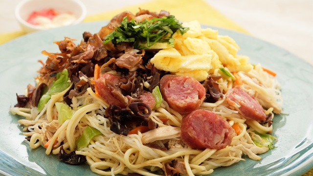 5 Tips to Making Potluck Party-Ready Pancit