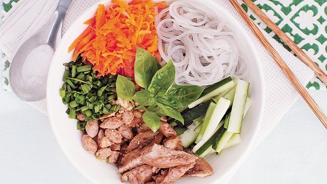 5 Tips to Making Potluck Party-Ready Pancit