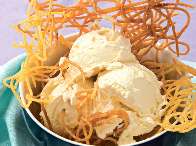 Fried Spaghetti with Mango Cream
